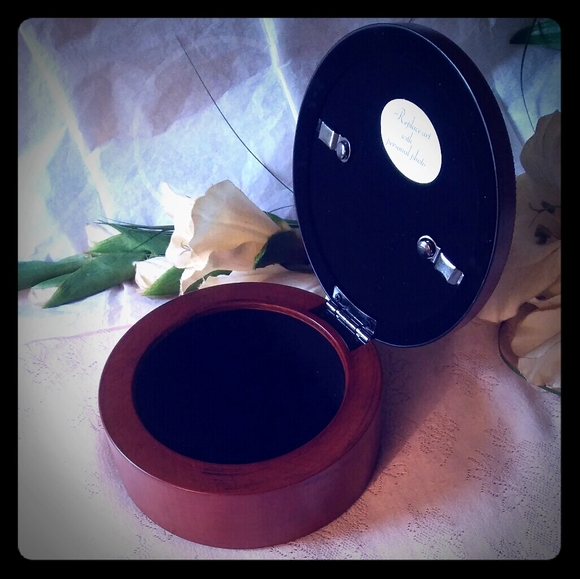 Vintage | Accents | Vintage Round Wooden Hinged Photo Trinket Box ...